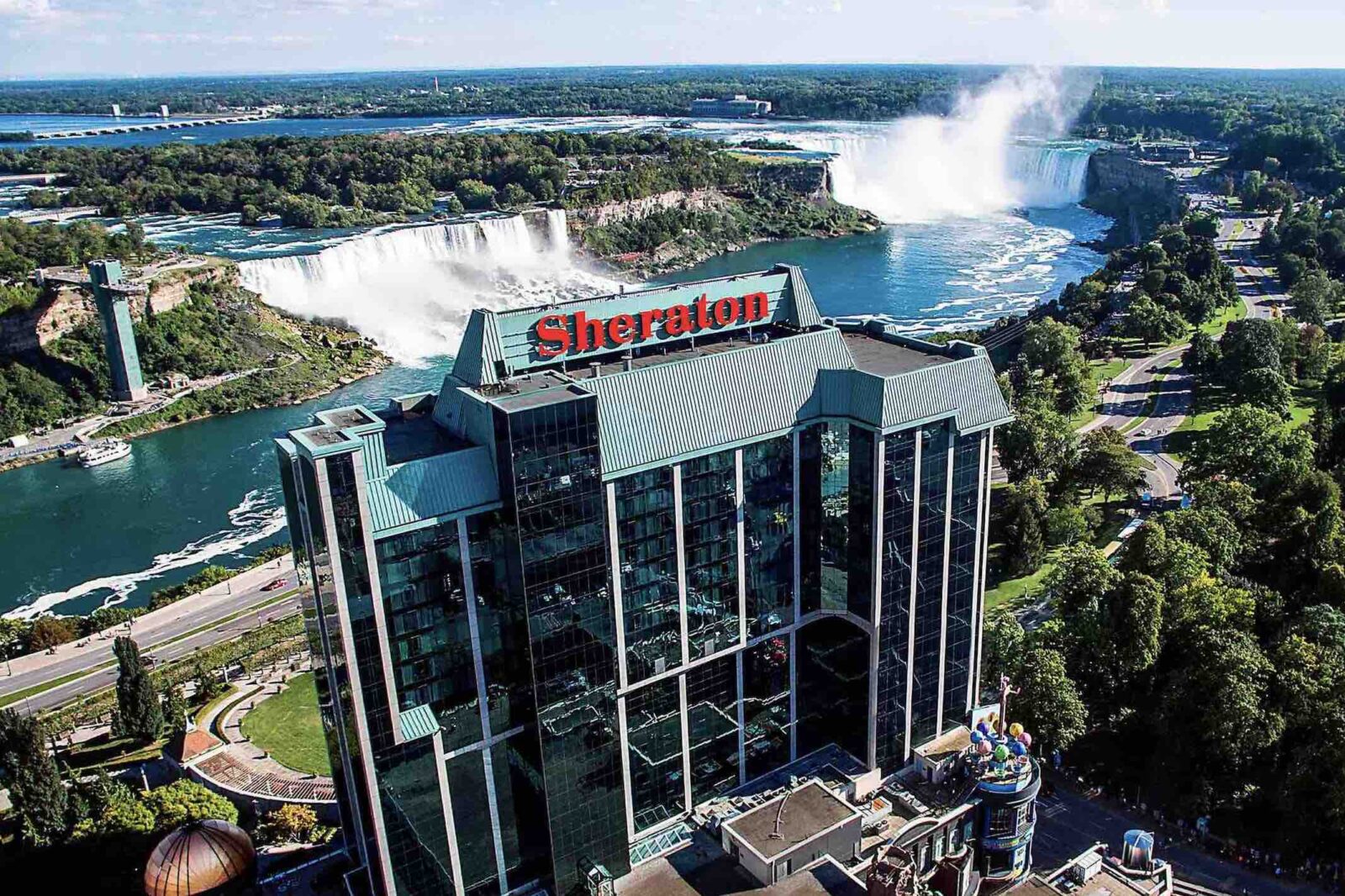 The Best Luxury Hotels in Niagara Falls For Vacations & Getaways